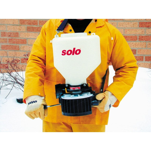 SOLO 421-S CHEST MOUNT SPREADER #20 CAP HOPPER